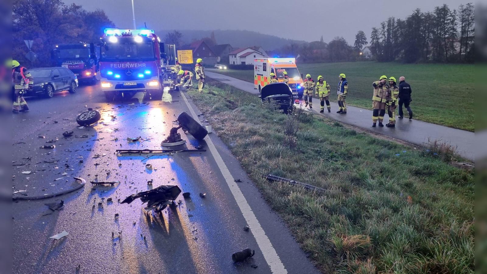 B8 als Trümmerfeld: Schwerer Unfall bei Diebach – drei Autos zerstört | FLZ.de