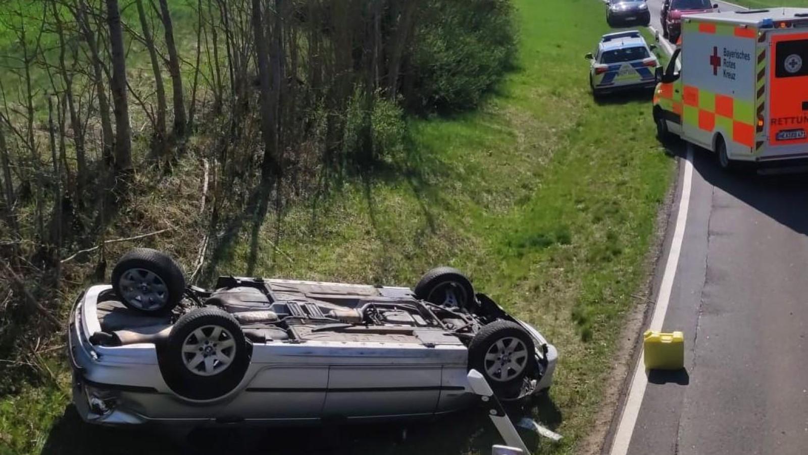 Unfall bei Sugenheim: Auto landet auf dem Dach | FLZ.de
