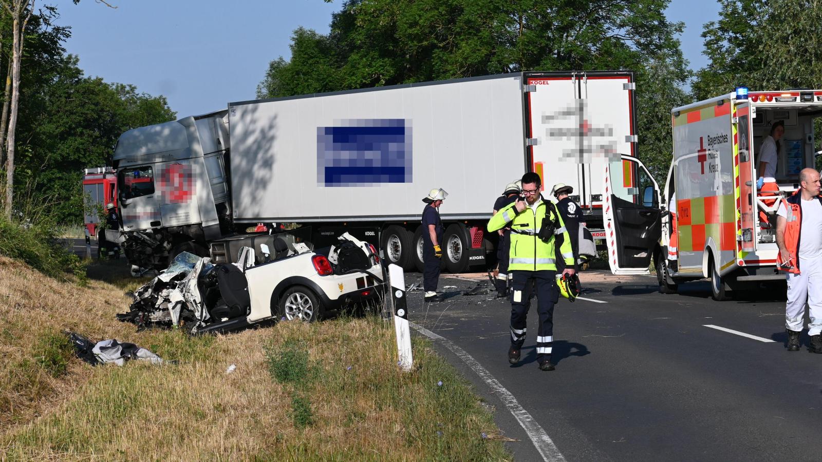 Schwerer Unfall bei Sugenheim: Auto kracht frontal in Lkw | FLZ.de