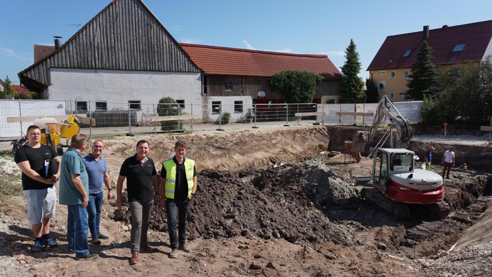 Neues Gesicht für die Ortsmitte: In Burgoberbach wird wieder gebaggert ...