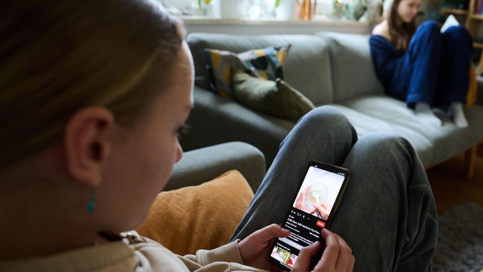 Belangloses in Serie – Scrollen Kinder sich um den Verstand? | FLZ.de