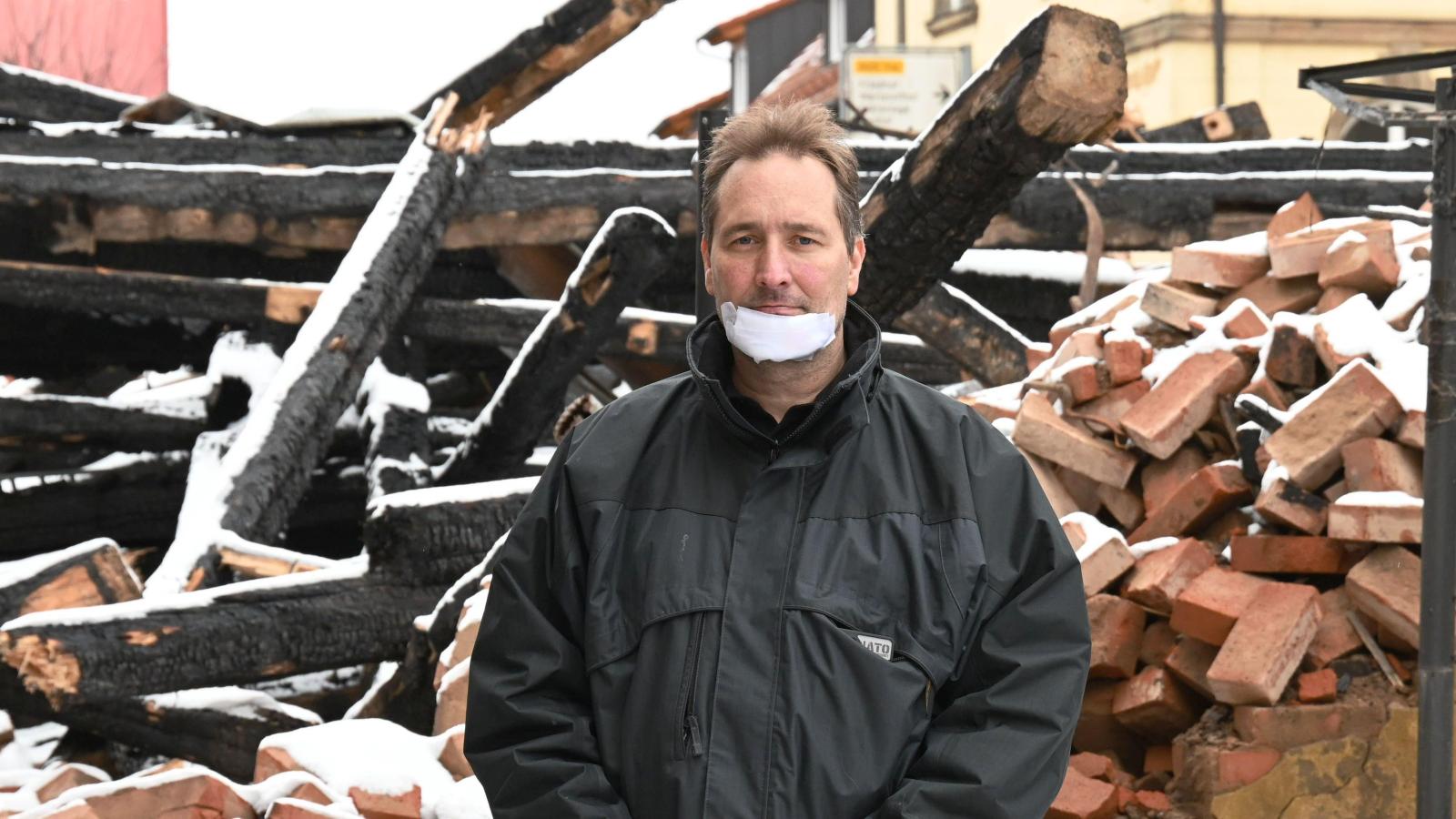 Nach Brand in Petersaurach: Vierköpfige Familie mit Tieren sucht ein ...